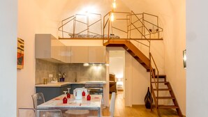 Duplex, 2 quartos | Opções para refeição no quarto