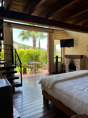 Cabana de Madeira Premium | Roupa de alta qualidade, edredões de penas, cofre no quarto 