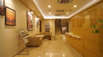 Área de estar no saguão