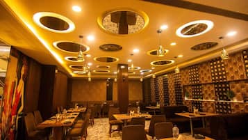 Café da manhã diário mediante uma taxa