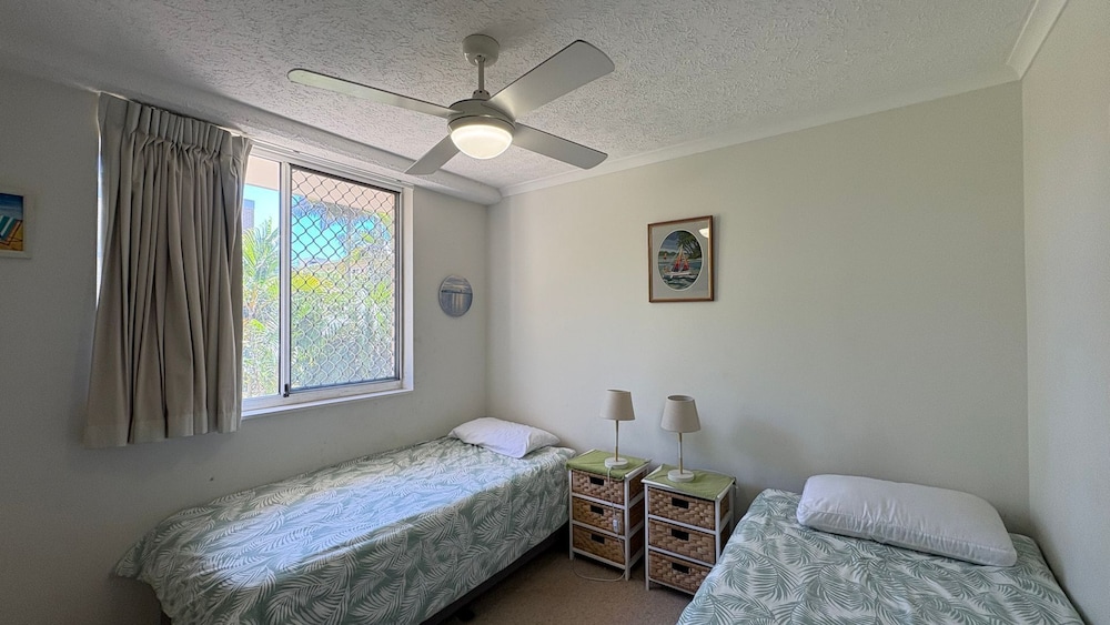 Kokomo Unit 4 - Enjoy Cool Ocean Breezes From Your Balcony And Lounge - Golden Beach