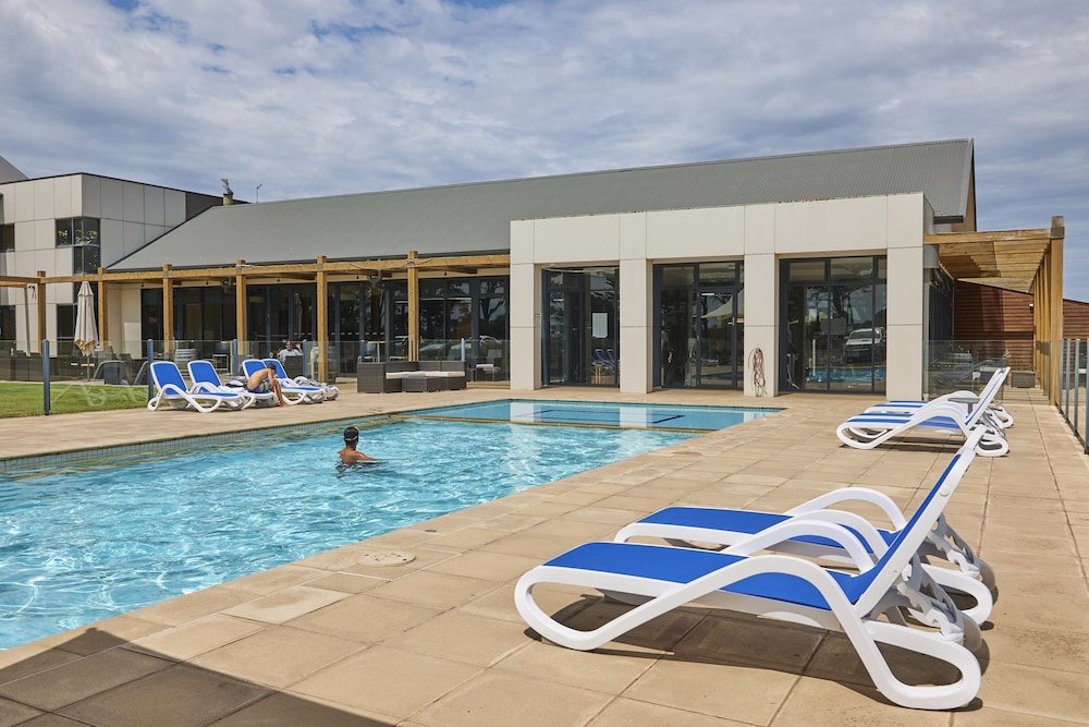 Golf Course Retreat With Pool At Barwon Heads - Victoria