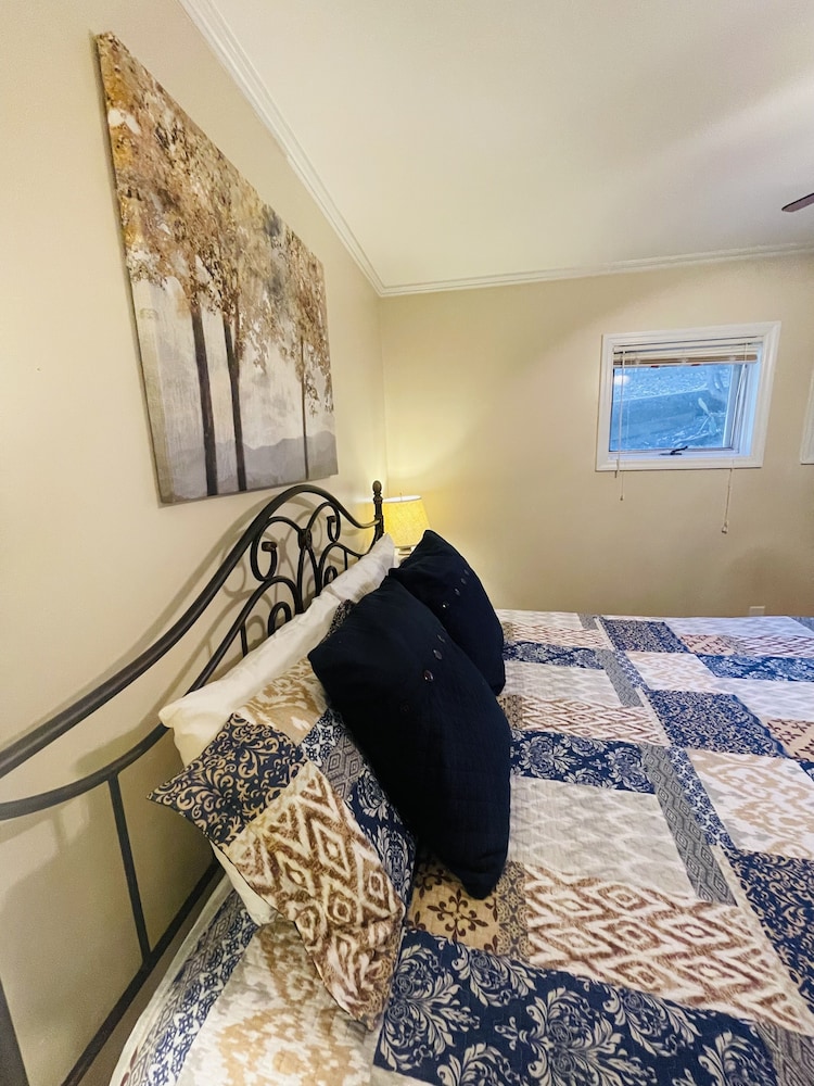 Creekside Condo Walking Distance To Slopes! - Sugar Mountain, NC