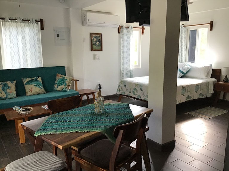 Affordable Luxury At The Best Village Location! Gold Standard! - Placencia