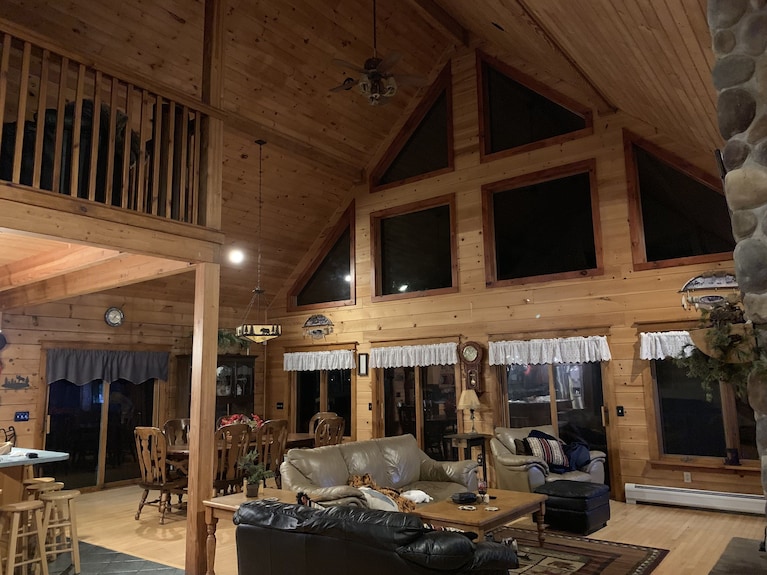 Magnificent Log Home Getaway <Br> - Lake George, NY