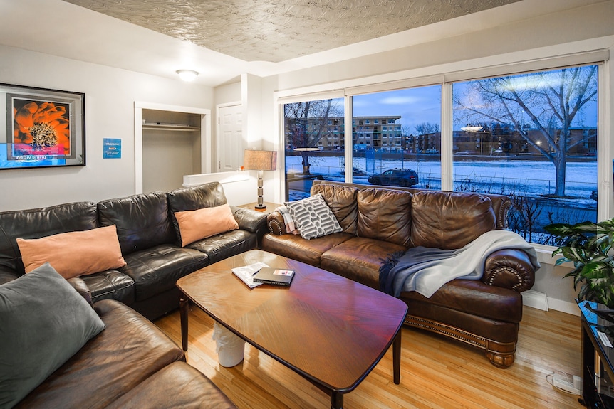 A@home Entire House By Chinook Mall/lrt/dt/heritage Park/glenmore Reservoir - Calgary