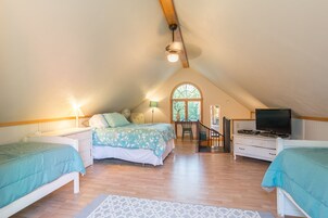 The Cottonwood Carriage House | Com decoração personalizada, com mobília individualizada 