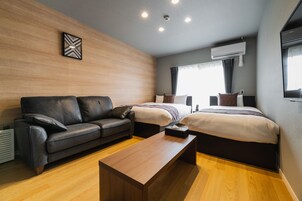 Quarto básico | Área de estar | TV de tela plana