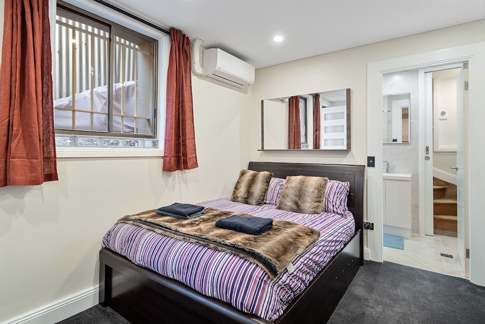 Huge Master Bedroom Right Next To The City Centre! - Sydney