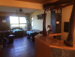 Área de estar no saguão