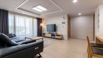 TV de tela plana 65 polegadas com canais a cabo, pisos aquecidos