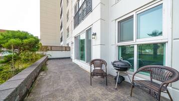 Suíte família, 3 quartos | Terraço/pátio