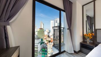 Quarto solteiro superior, vista para a cidade | Vista da sacada