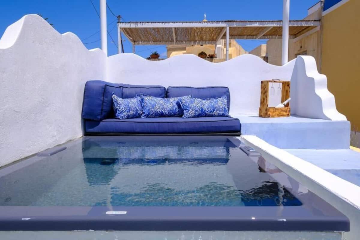 Meliti Suite with Private Hot Tub | Roupa de alta qualidade, cofre no quarto, com decoração personalizada