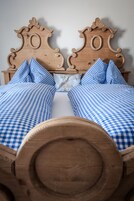 Quarto Duplo Básico, casa de banho partilhada | Wi-fi grátis, roupa de cama fornecida 