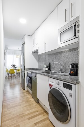 Estúdio | Cozinha privada | Geladeira grande, micro-ondas, fogão, cooktop