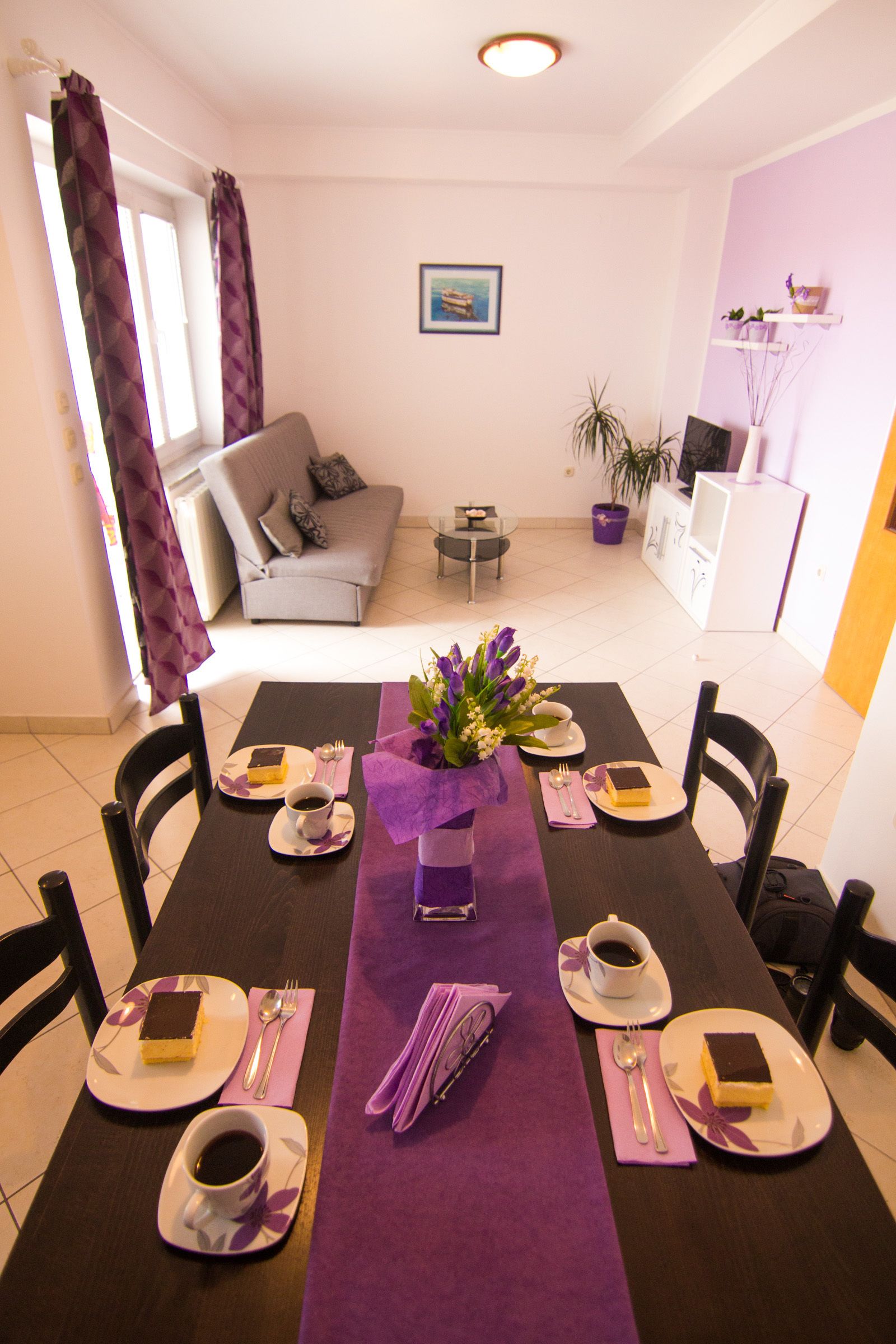 Apartamento, 2 quartos, 2 banheiros (2) | Área de estar | TV LED