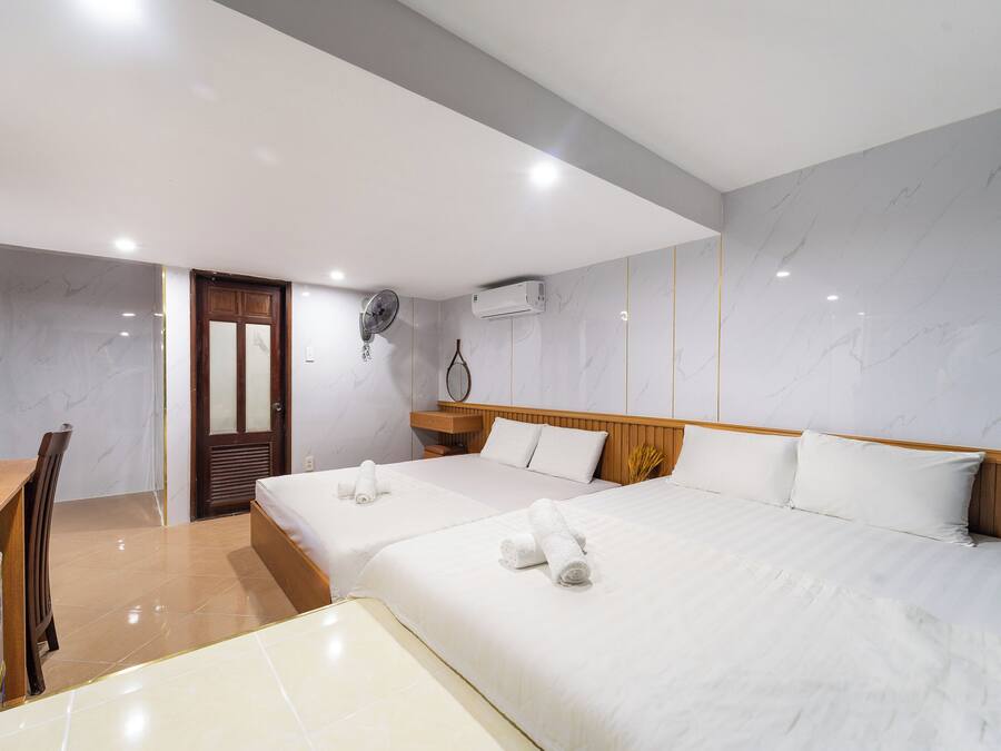 Quarto Quádruplo Superior | Secretária, Wi-fi grátis, roupa de cama fornecida