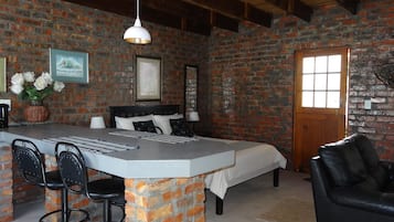 Bungalow Familiar | Minibar, secretária, secretária adequada para computadores portáteis