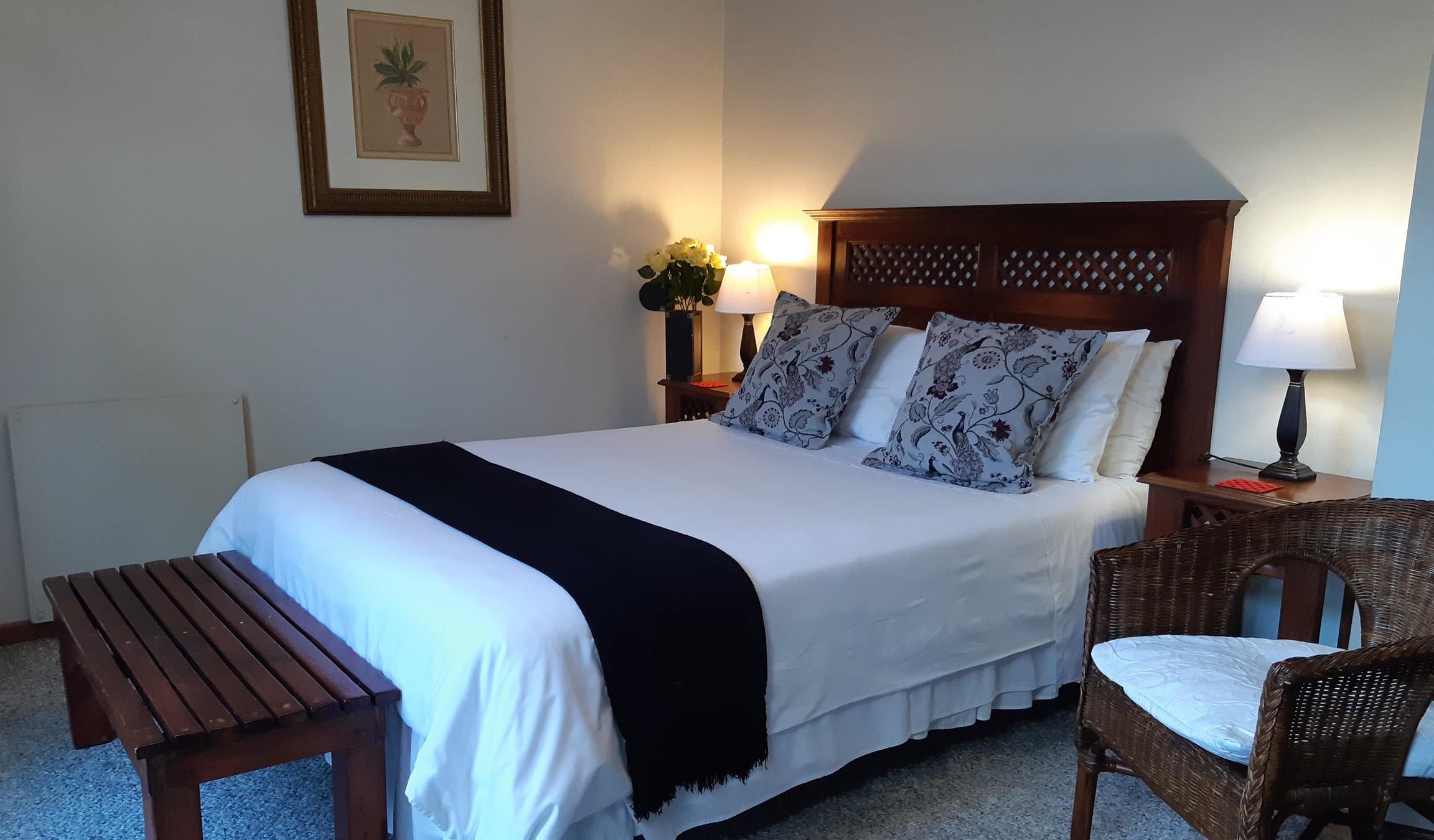 Quarto Duplo Comfort | Minibar, secretária, secretária adequada para computadores portáteis 