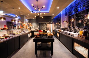 Pequeno-almoço tipo buffet diário (19 EUR por pessoa) 