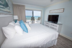 Apartamento em Condomínio Fechado, 2 quartos, vista para a praia (403) | 2 quartos, com decoração personalizada, com mobília individualizada 