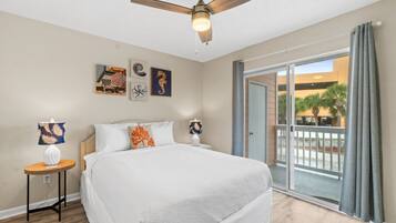 Condo, 2 quartos, vista para o resort (D205) | 2 quartos, individualmente decorados, individualmente mobiliados