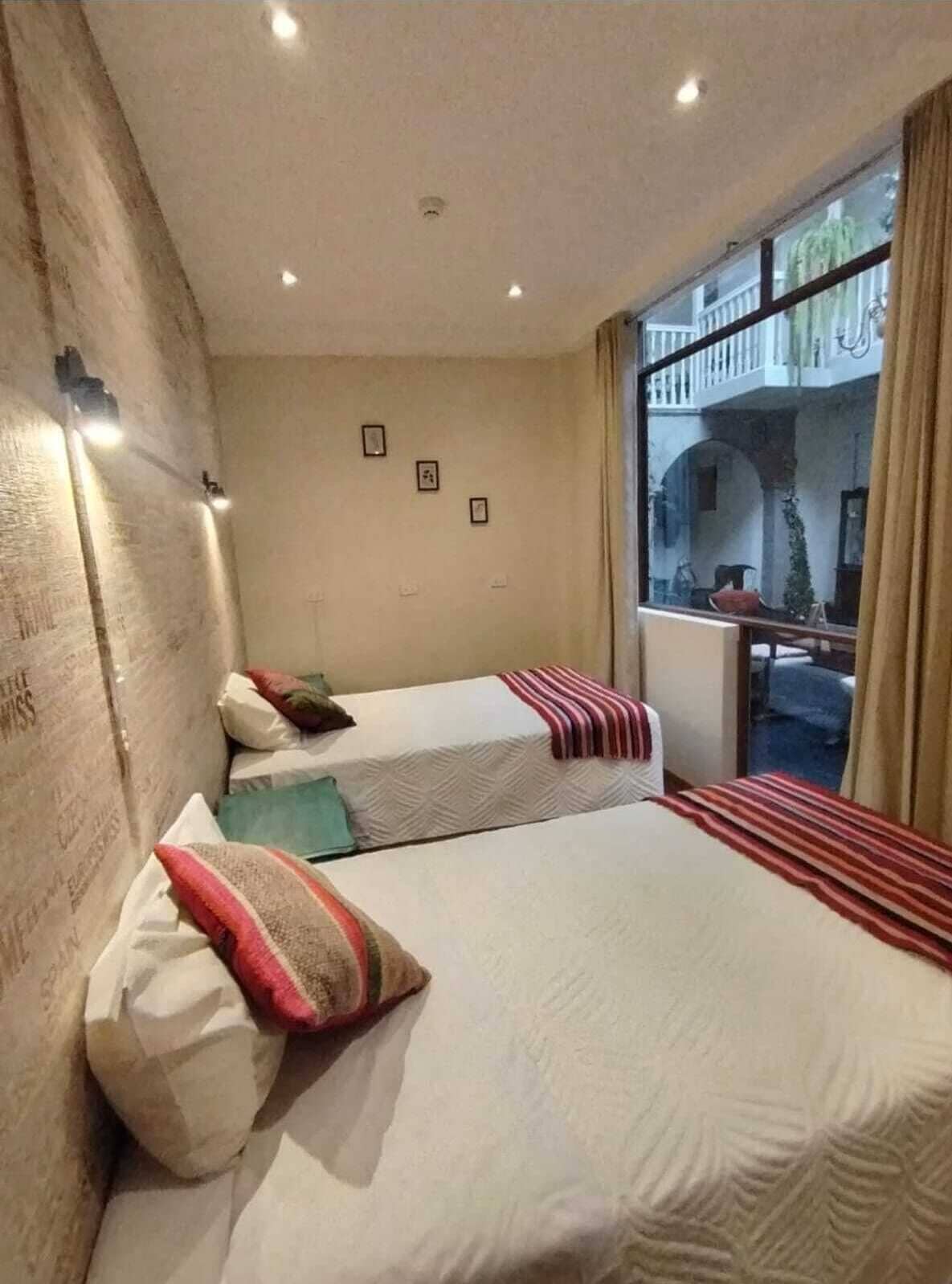 Quarto quádruplo | Roupas de cama antialérgicas, edredons de pluma