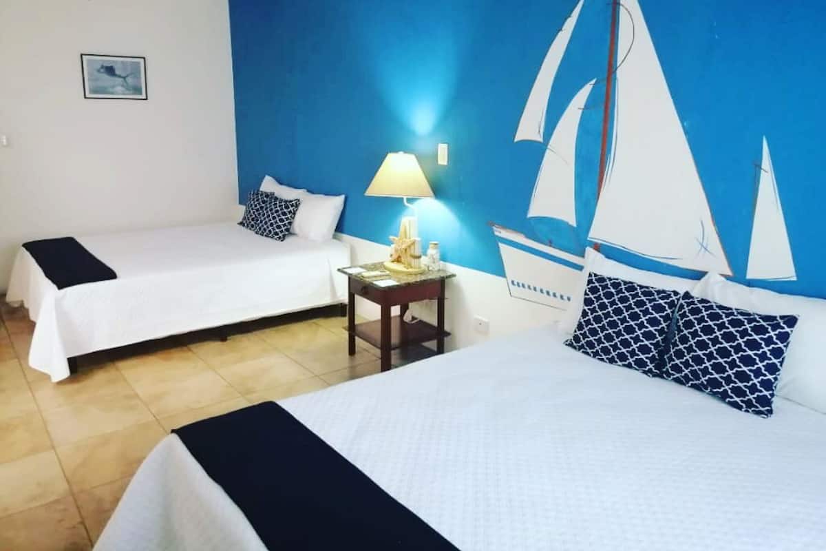 Quarto Deluxe | Cofre no quarto, Wi-fi grátis, roupa de cama fornecida