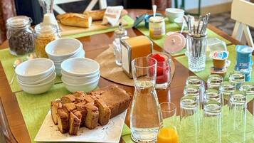 Café da manhã continental grátis todos os dias