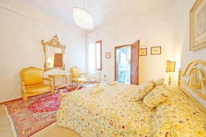Apartamento | Secretária, ferro/tábua de engomar, Wi-fi grátis 