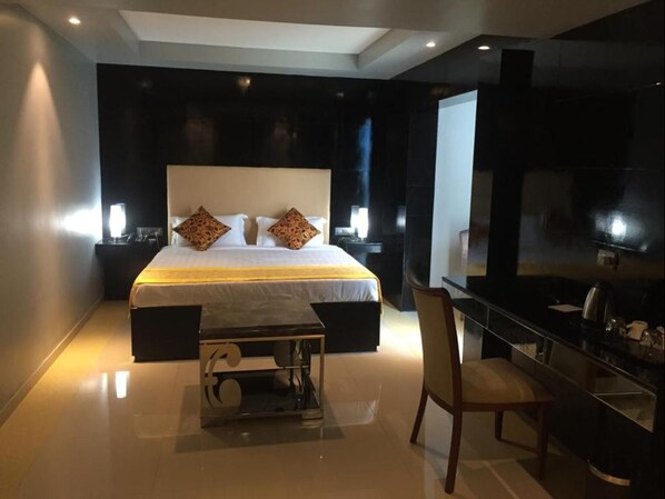 Quarto Individual Básico, 1 quarto, Vista para a cidade | Lençóis de algodão egípcio, roupa de alta qualidade, secretária