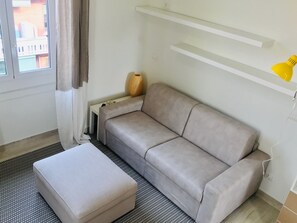 Estúdio, 1 quarto | Área de estar | TV de tela plana