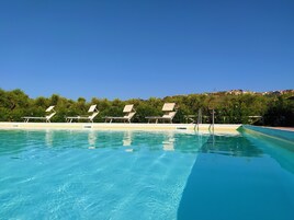 Piscina externa sazonal