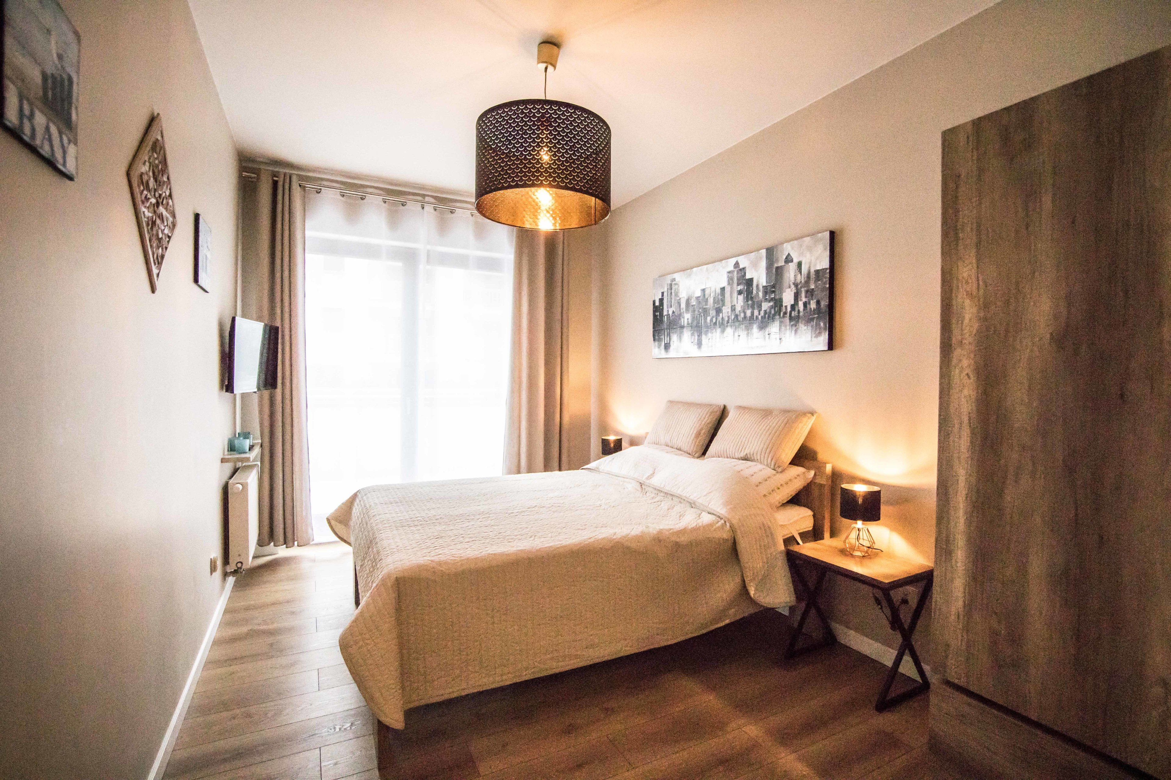 Com decoração personalizada, com mobília individualizada 