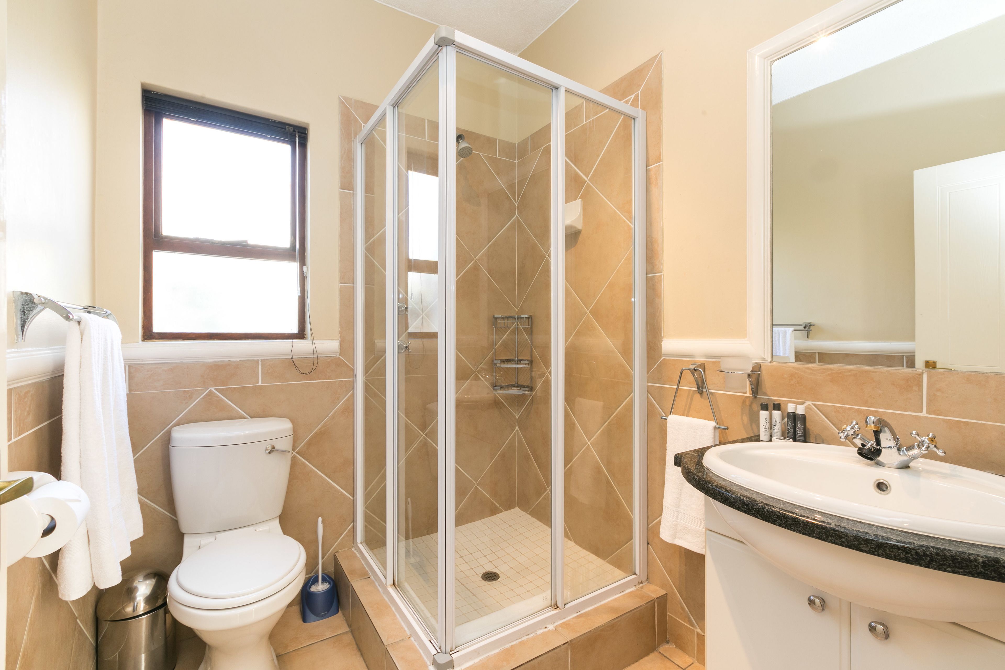Apartamento exclusivo | Banheiro | Produtos de toalete grátis, secador de cabelo, toalhas de banho, shampoo