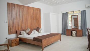 Quarto luxo | Cofres nos quartos, individualmente mobiliados, escrivaninha