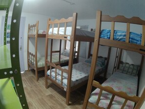 Dormitório Partilhado Básico, em dormitório misto | Wi-fi grátis, roupa de cama fornecida