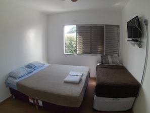 Quarto Triplo Básico | Wi-fi grátis, roupa de cama fornecida