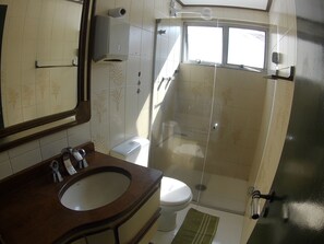 Um polibã, toalhas fornecidas