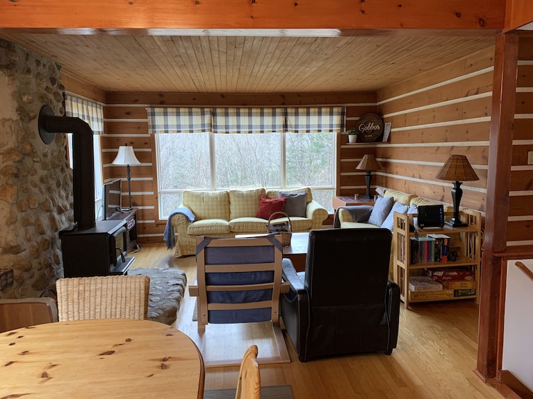 Quiet Laurentian Getaway, Close To The Excitement - Quebec