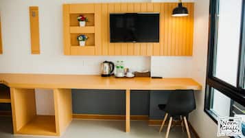 Cortinas/cortinados opacos, Wi-fi grátis, roupa de cama fornecida