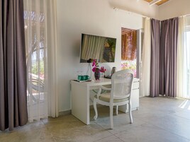 Quarto executivo | Individualmente mobiliados, escrivaninha