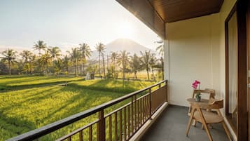Quarto luxo, sacada (with Rice Field View) | Vista da sacada