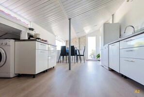 Apartamento (A2) | Cozinha privada | Geladeira, cooktop, máquina de café expresso, chaleira elétrica