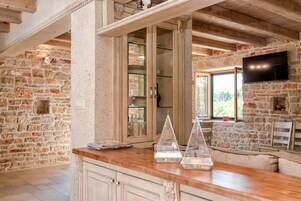 Vila | Sala de estar | Lareira