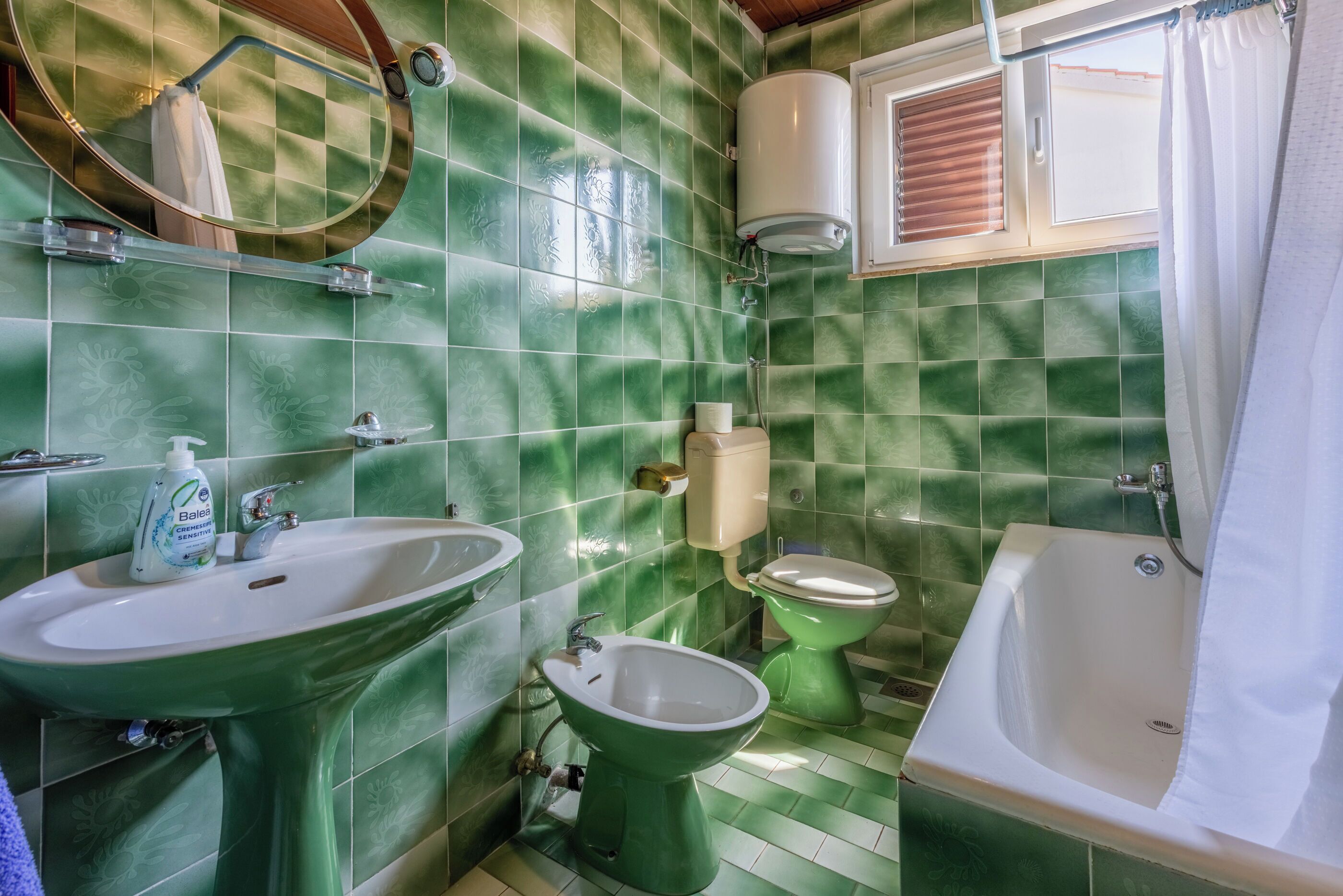 Apartamento (A1) | Casa de banho | Uma banheira 