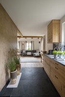 Apartamento, 1 quarto, sacada (Cleaning Fee EUR 70,00) | Área de estar | TV de tela plana 100 cm com canais via satélite, TV