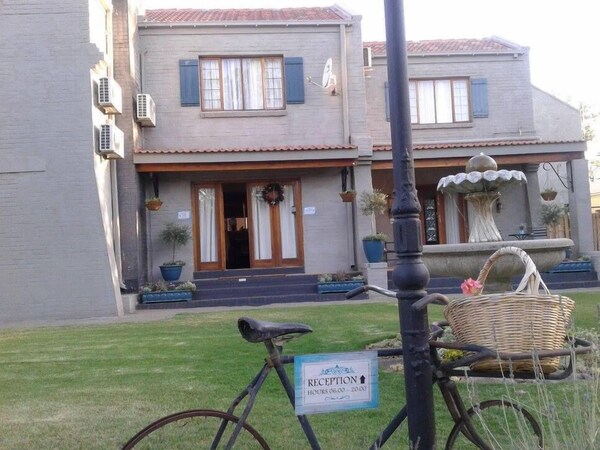 Tuscana Villa Guesthouse - Kroonstad