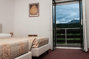 Cofre no quarto, secretária, Wi-fi grátis, roupa de cama fornecida 